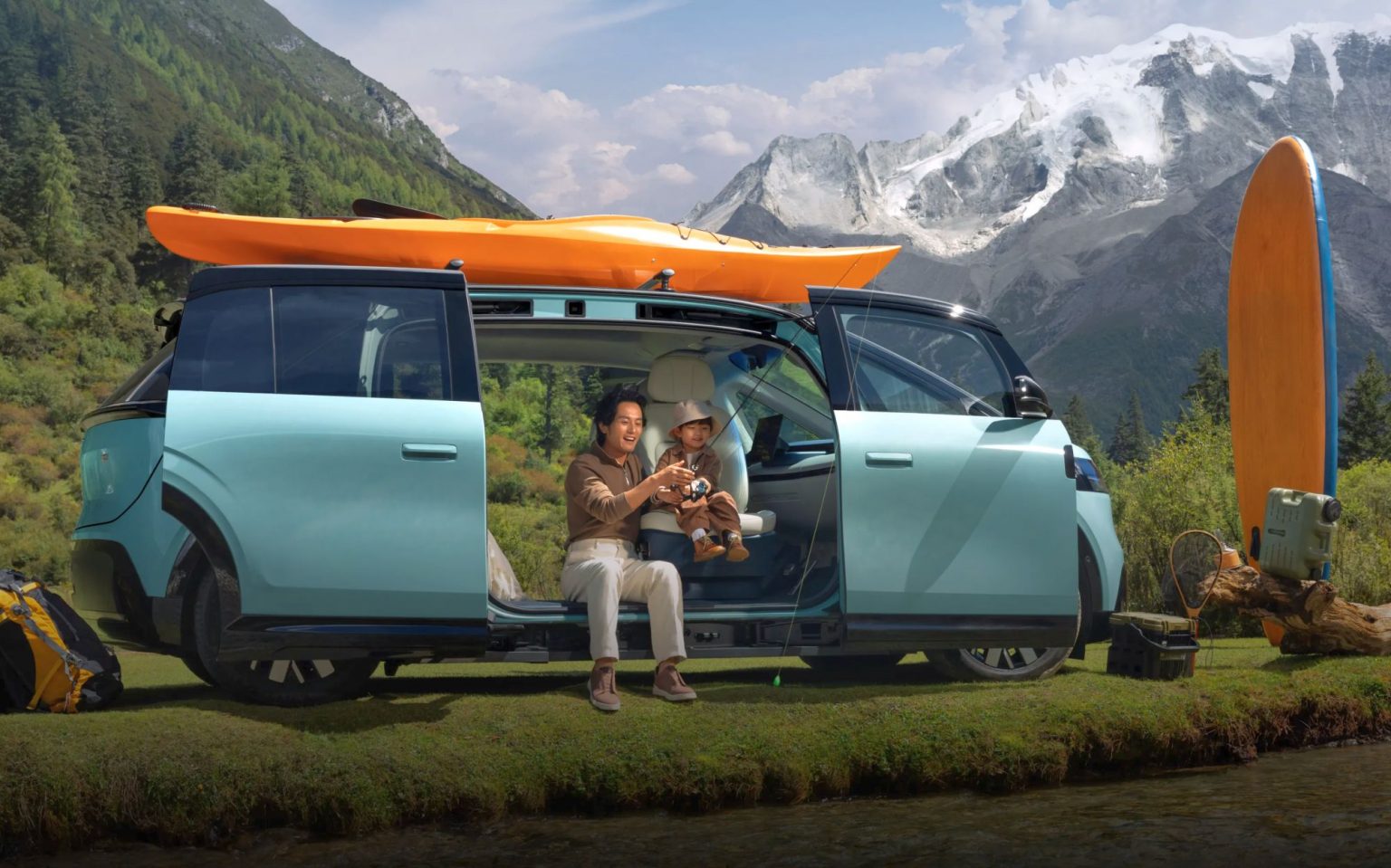 Zeekr Mix: Futuristic B-pillarless EV MPV, up to 702km range