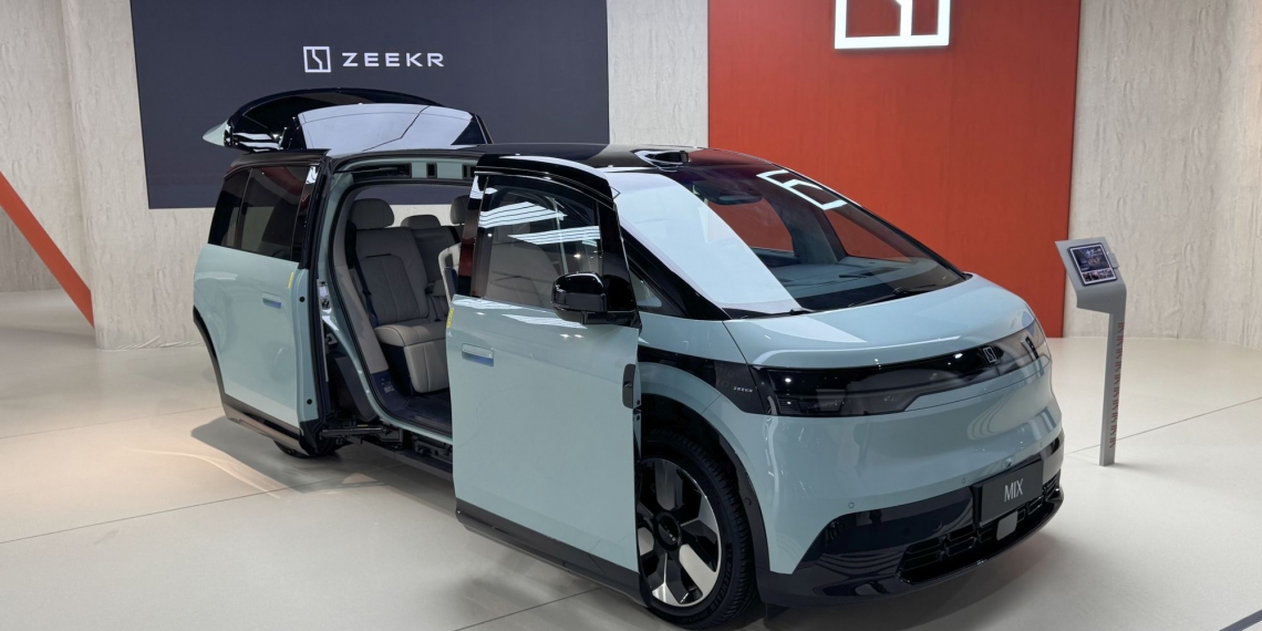 Zeekr Mix: Futuristic B-pillarless EV MPV, up to 702km range