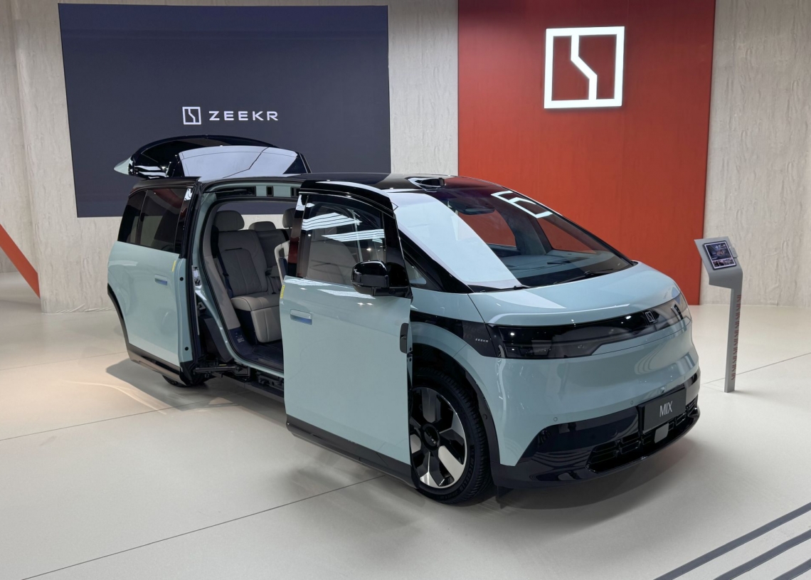 Zeekr Mix: Futuristic B-pillarless EV MPV, up to 702km range