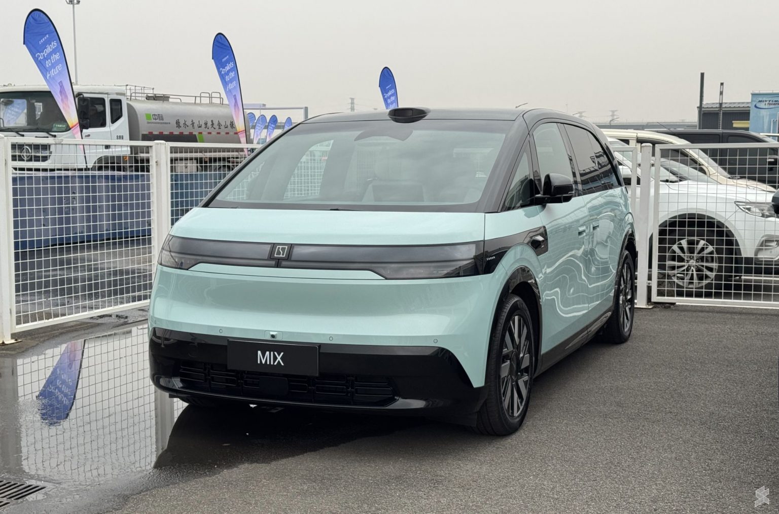 Zeekr Mix: Futuristic B-pillarless EV MPV, up to 702km range