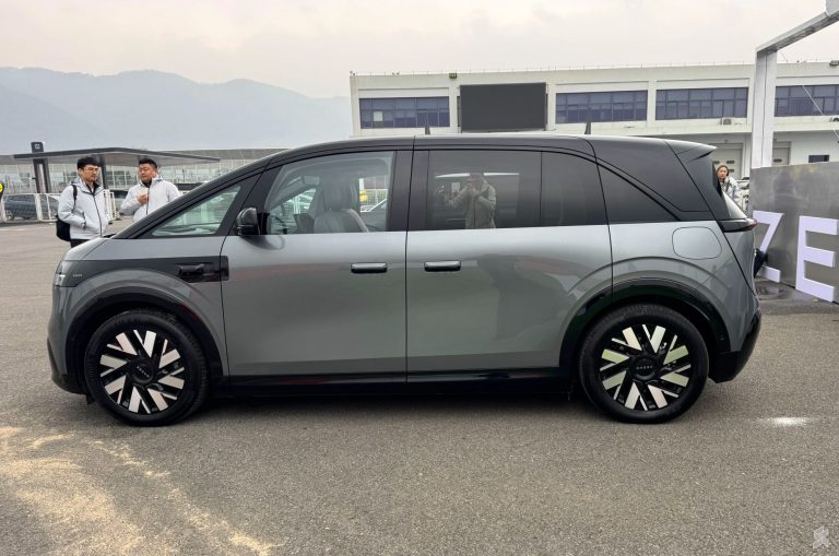 Zeekr Mix: Futuristic B-pillarless EV MPV, up to 702km range