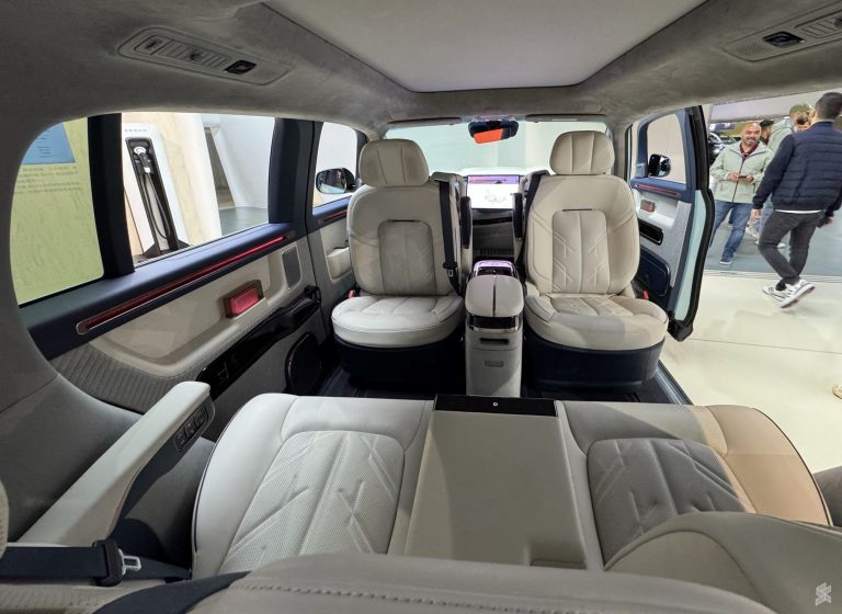 Zeekr Mix: Futuristic B-pillarless EV MPV, up to 702km range