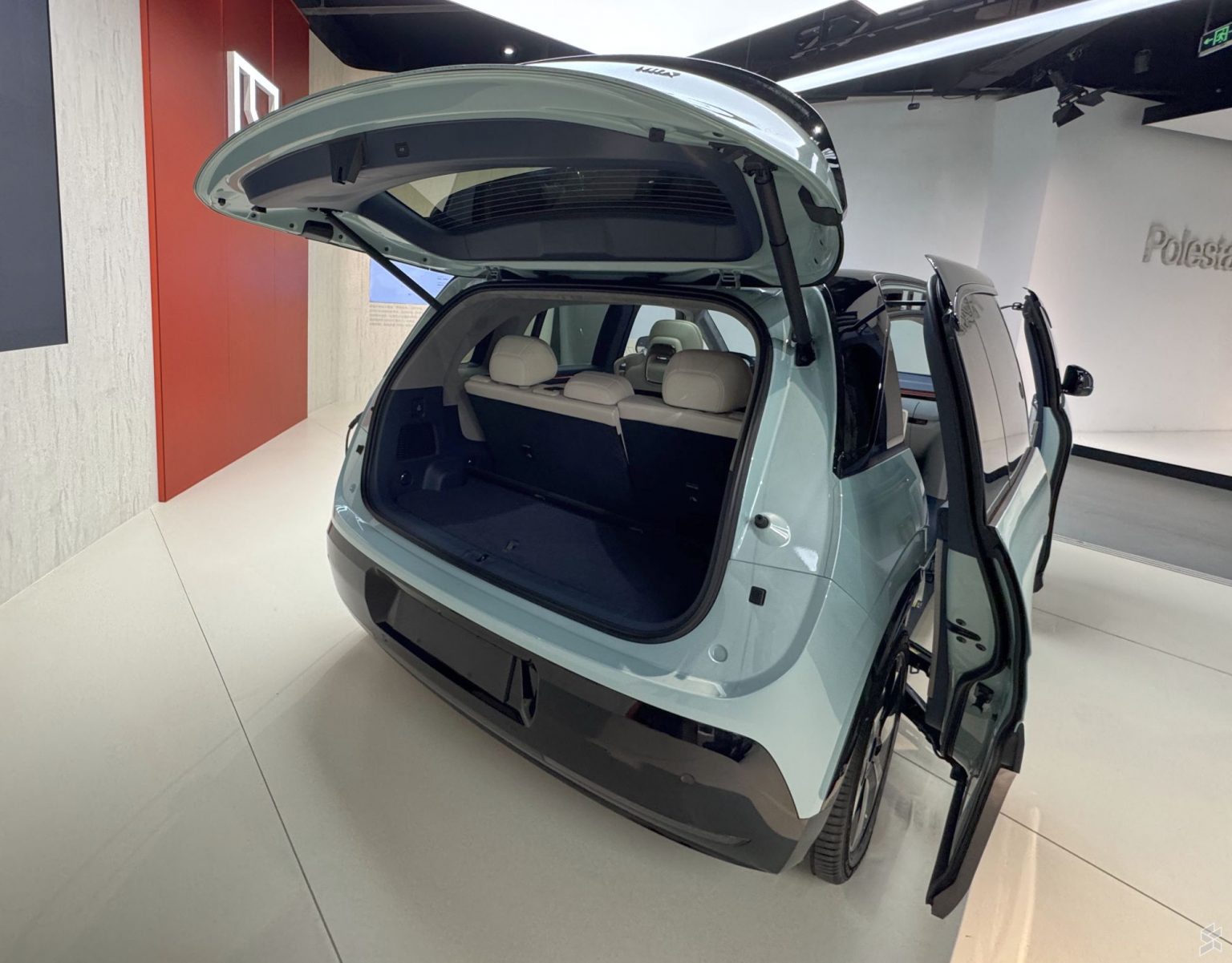 Zeekr Mix: Futuristic B-pillarless EV MPV, up to 702km range