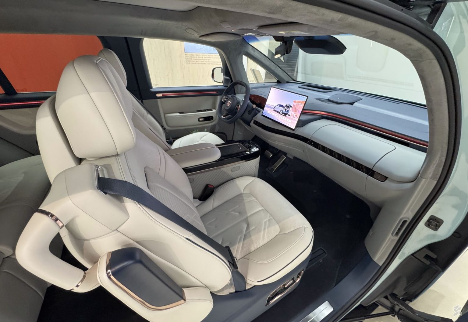 Zeekr Mix: Futuristic B-pillarless EV MPV, up to 702km range