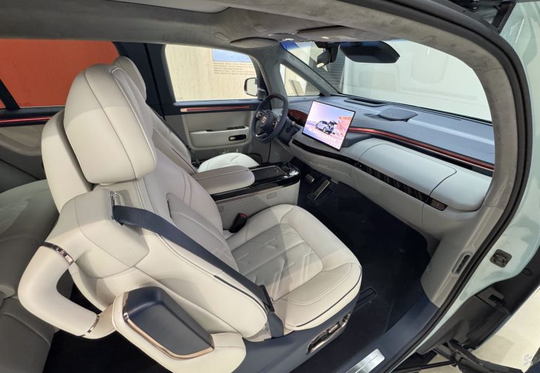 Zeekr Mix: Futuristic B-pillarless EV MPV, up to 702km range