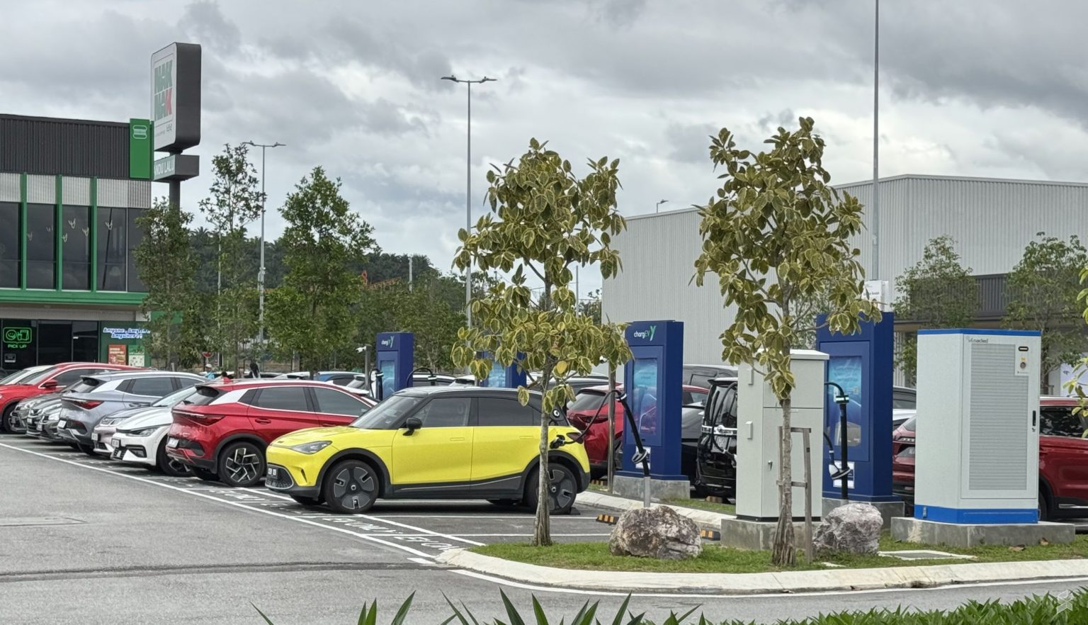 ChargEV deploys 16x DC Charge points at Elmina Lakeside Mall with ...