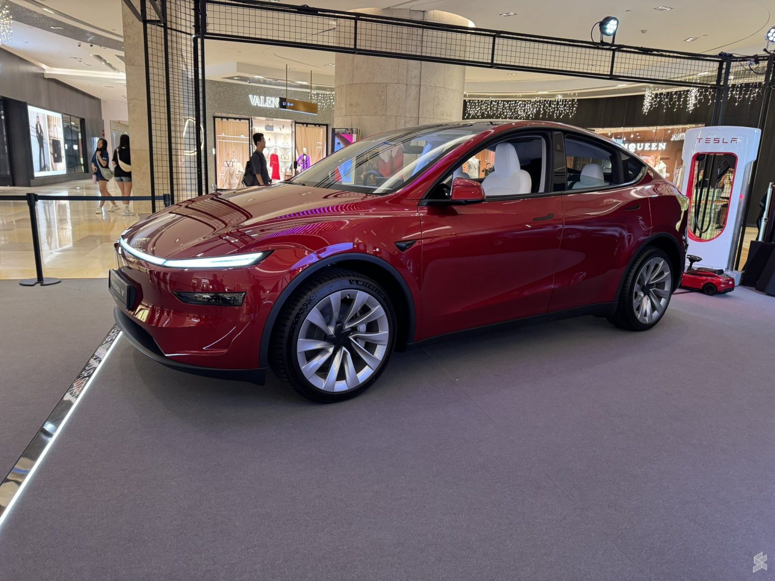 Tesla Model Y 2025 “Juniper” international RHD first look