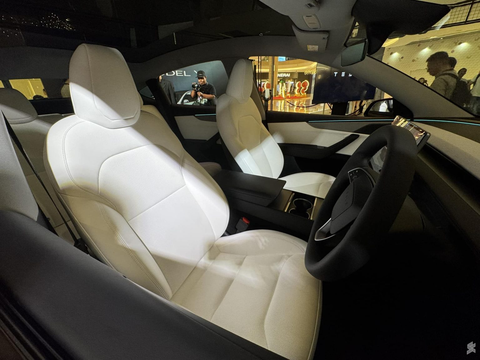 Tesla Model Y 2025 “Juniper” international RHD first look