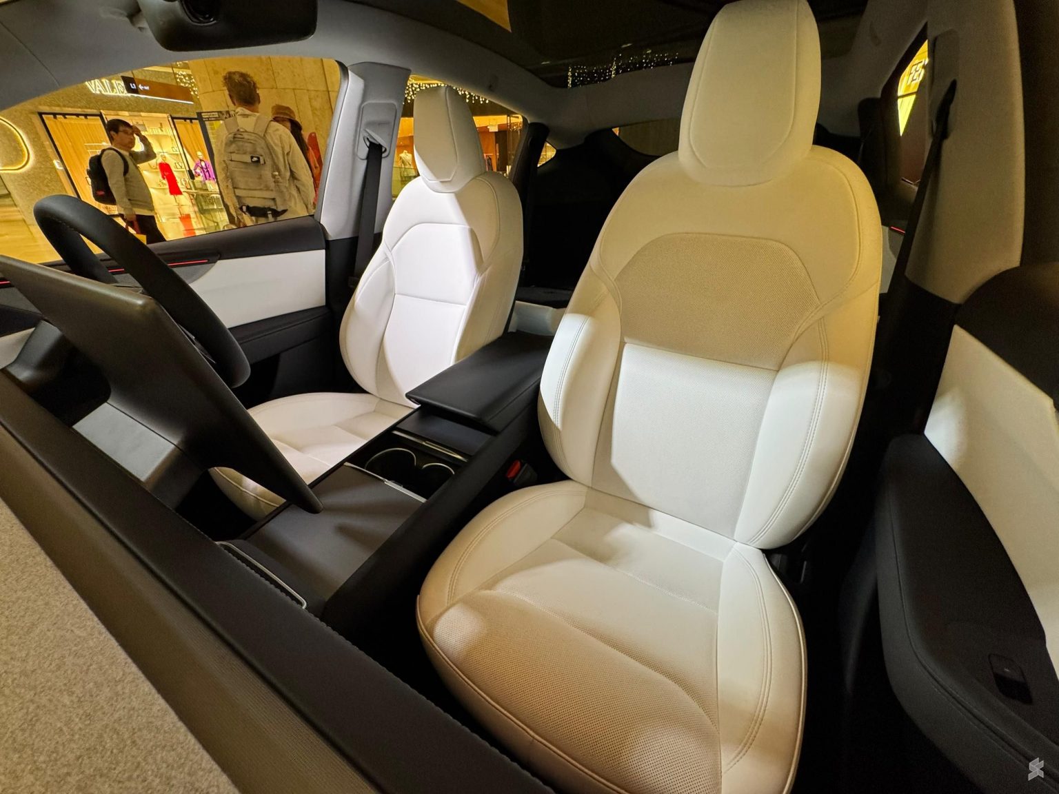 Tesla Model Y 2025 “Juniper” international RHD first look