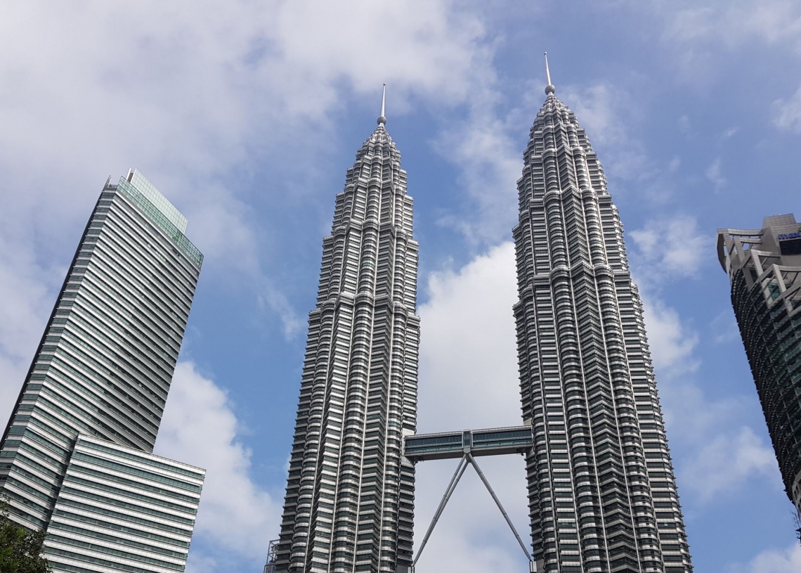 Petronas Twin Towers KLCC Indoor 5G Coverage versus the rest