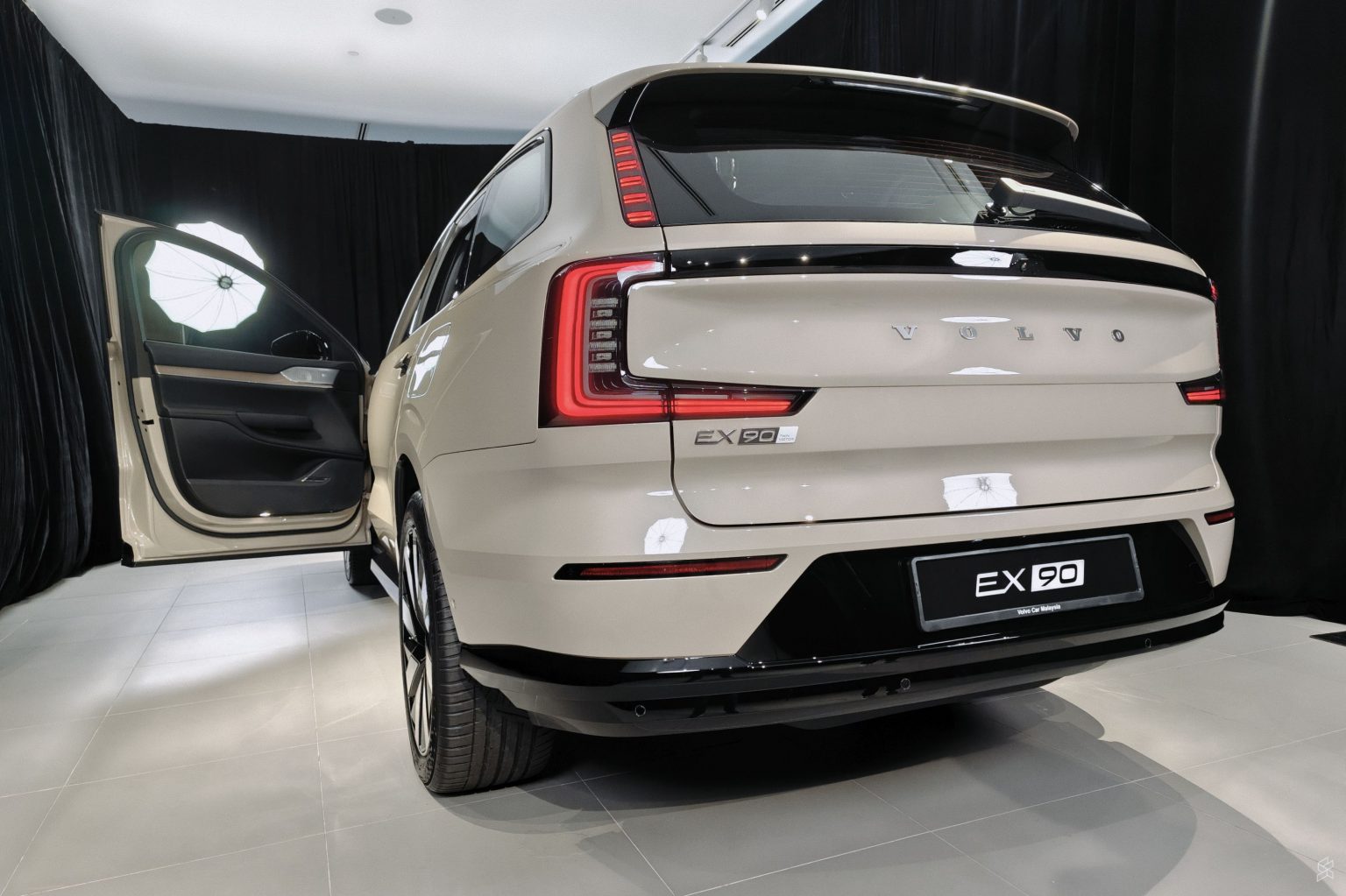 Volvo EX90 Malaysia First Look: 7-seater EV SUV, 600km range