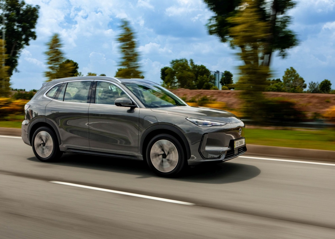 Proton e.MAS 7: Wireless Apple CarPlay and "Ice Cream Truck" sound ...