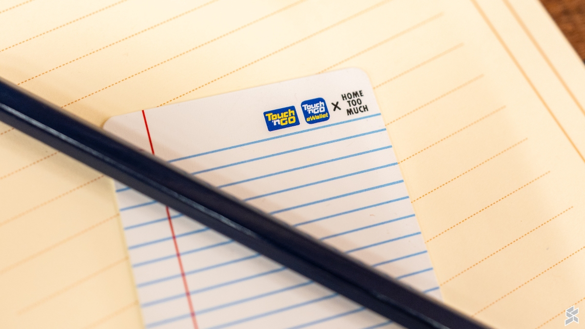 Buku 555 Touch ’n Go Card & Charm: First TNG You Can Scribble On