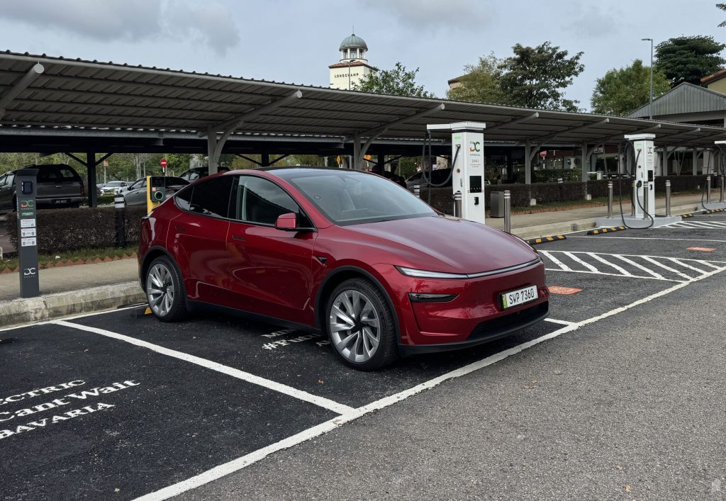 Tesla Model Y 2026 for Malaysia gets a larger 16-inch screen and black ...